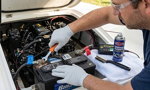 Safe Ways to Disconnect Boat Batteries Before Storage